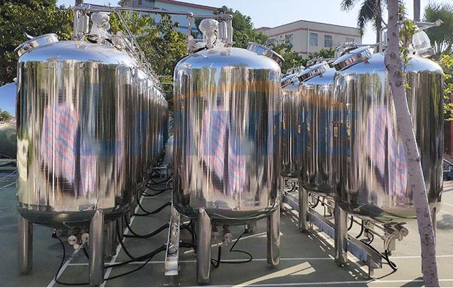 Perfume Vertical Stainless Steel Liquid Storage Tanks 200L With 4 Outlets